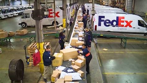 Fedex Provides Tips On Shipping Packages During The Holidays