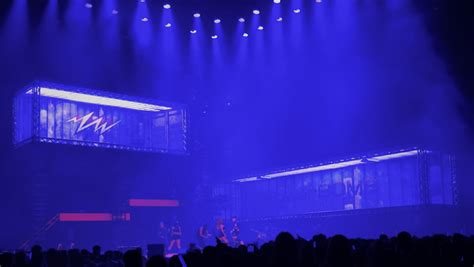 Shou 婁峻碩 上漲 Shang Zhang Concert On Behance Shou 婁峻碩 上漲 Shang Zhang Concert On Behance