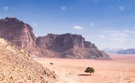 约旦地形瓦迪拉姆自然界的状态云沙岩海岸线沙漠岩石夏天