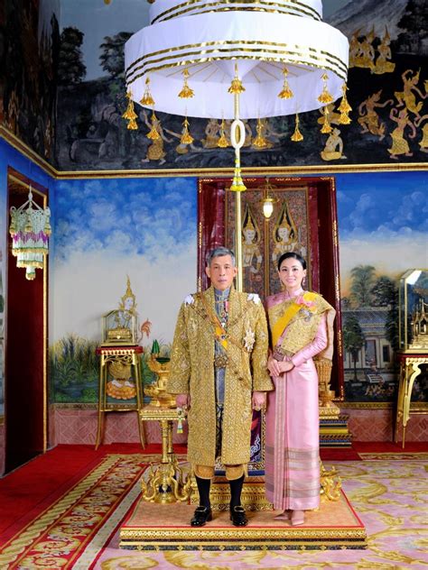 รวมรูปภาพของ ในหลวง พระราชินี โปรดเกล้าฯ พระราชทานพระบรมฉายาลักษณ์ เผยแพร่เพื่อเฉลิมพระเกียรติ
