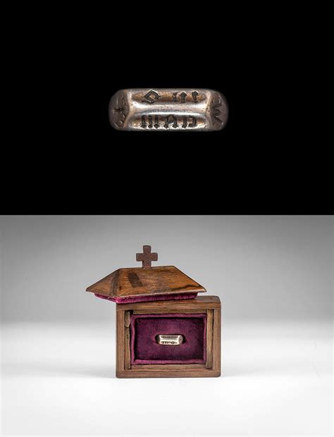 The Lost Art Of Antiquity World Class Antiques Collector Editorial