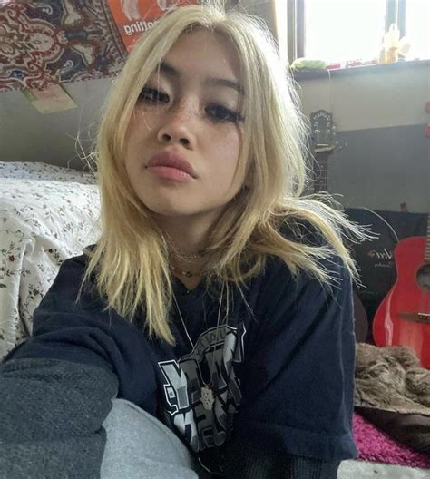 Beabadoobee Cool Blonde Hair Hair Blonde Hair