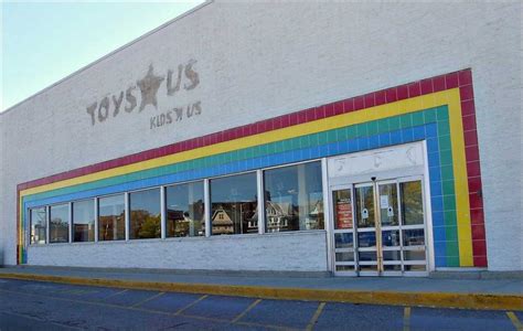 Toy Boxed 10 Closed And Abandoned Toys R Us Stores Urbanist