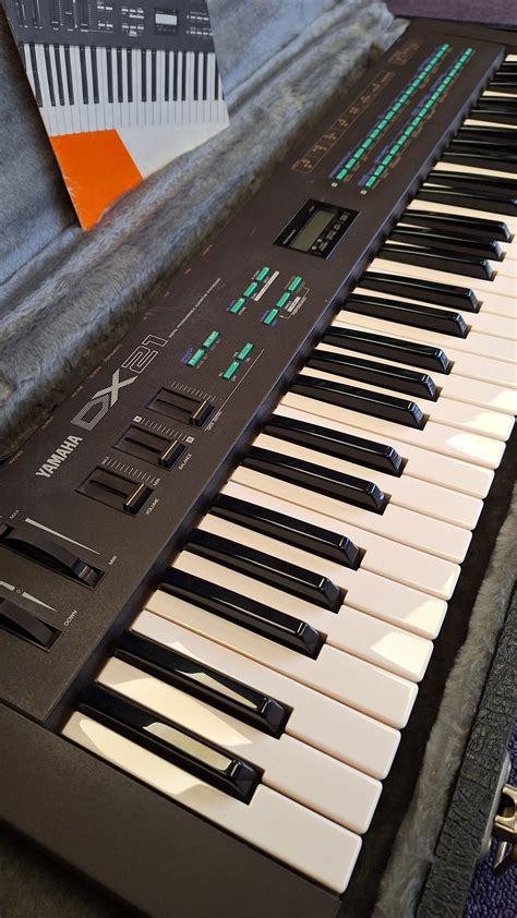 Yamaha Dx21 61 Key Digital Programmable Algorithm Synthesizer Inc Flightcase 1985 Music 2000 Ltd