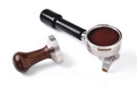 화이트 백그라운드 클로즈업에 천연 접지 커피와 템퍼커피 혼 0명에 대한 스톡 사진 및 기타 이미지 0명 가루로 빻은 갈색 Istock