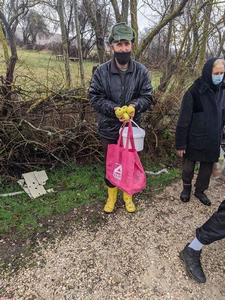 Донација јабука за кориснике Народних кухиња Хуманитарна организација Мајка девет Југовића