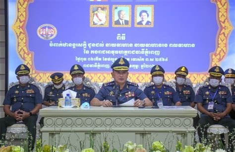 ឧត្តមសេនីយ៍ឯក រ័ត្ន ស្រ៊ាង បំពាក់ឋានន្តរសក្តិ ជូនដល់ នាយទាហាន នាយទាហានរង ពលទាហាន