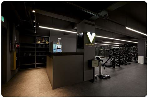 도봉구 창동 헬스장인테리어 묵직하게 완성된 분위기의 피트니스센터 Home Decor Home Room