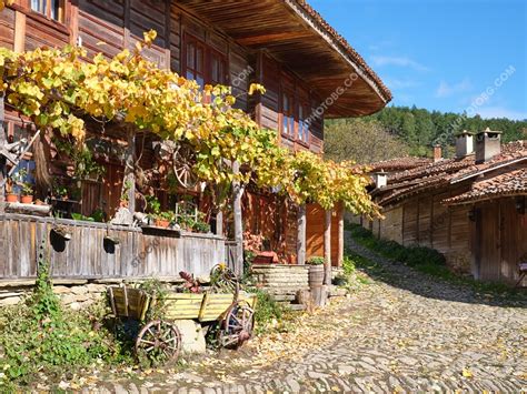 Жеравна Стари каменни къщи възрожденска архитектура снимка Снимки от България