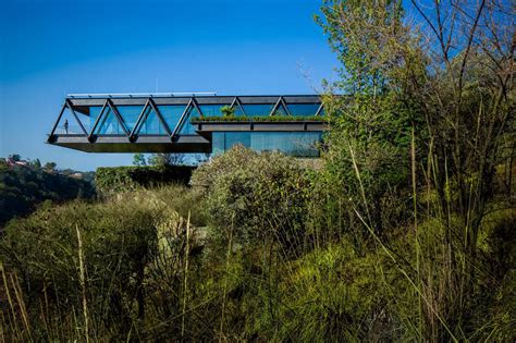 Lbranda Creates Dramatic Cantilever For Ch73 House In Mexico City