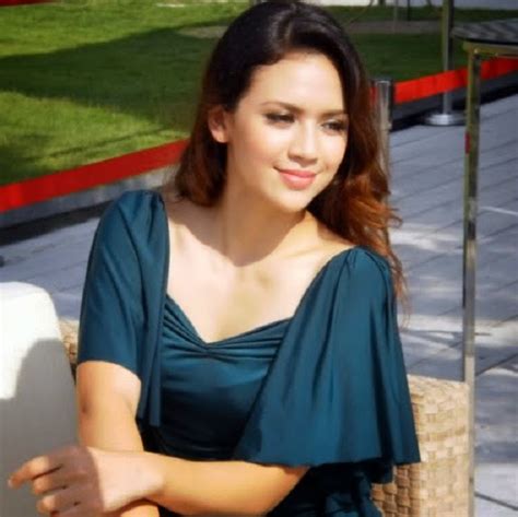 Fesyen Gaun Paras Dada Diana Danielle Amat Mengejutkan Peminat Di Facebook Isu Semasa