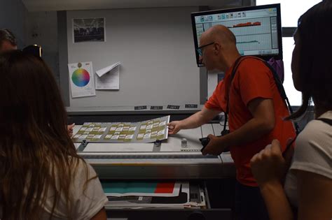 Студентите од Академијата за графички дизајн ја посетија печатницата ПроПоинт Brainster