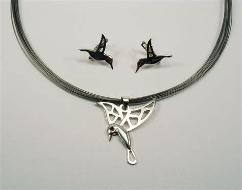 Колие Колибри с гранат – Бижутерско ателие за сребърна и златна ...