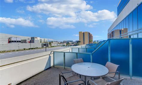 Rooms And Suites Hilton Anaheim