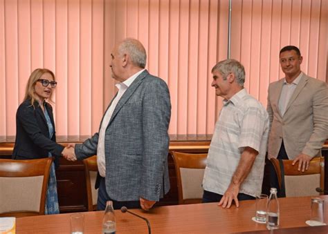 Министър Стойчева Варна може да обедини наука и образование за създаване на иновационен