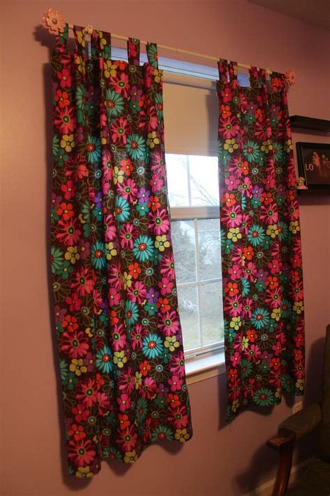 TravelingPugs Tab Curtain Tutorial