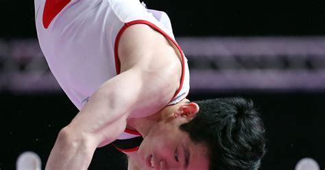 평행봉 연기하는 남자체조 박민수