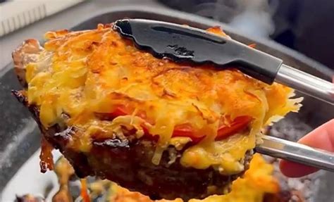 Мясо по французски из свинины в духовке с сыром помидорами и луком простой рецепт пошаговый