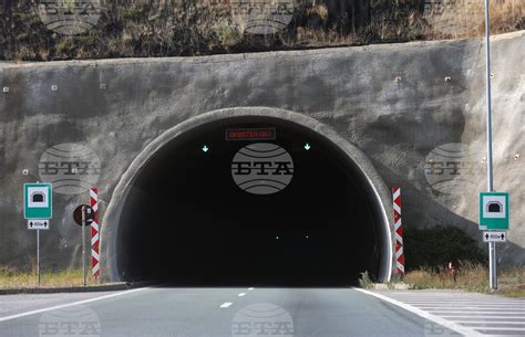 Ще се подменят повредени осветителни тела в тунел „Траянови врата“ в посока София съобщиха от