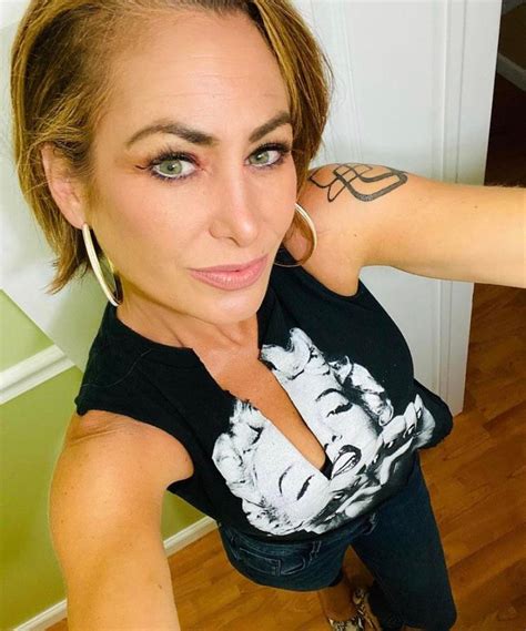 Am I Hot For A 45 Year Old Mom F45 😳 Scrolller