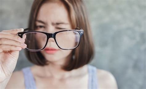 How To Adjust Multifocal Contact Lenses