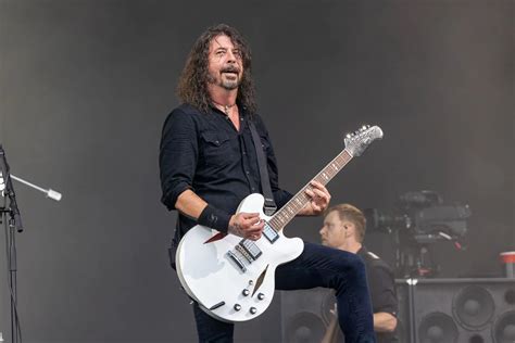 Os Foo Fighters Eram A Surpresa Do Festival De Glastonbury Veja Os