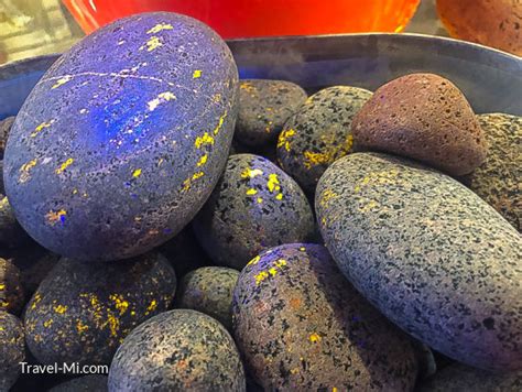 Yooperlite Rocks Best Guide What And Where Michigans Glow Rocks Are