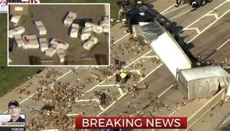 Lautostrada Dellamore Camion Si Ribalta E Perde Migliaia Di Sex Toys Limbarazzo Nella