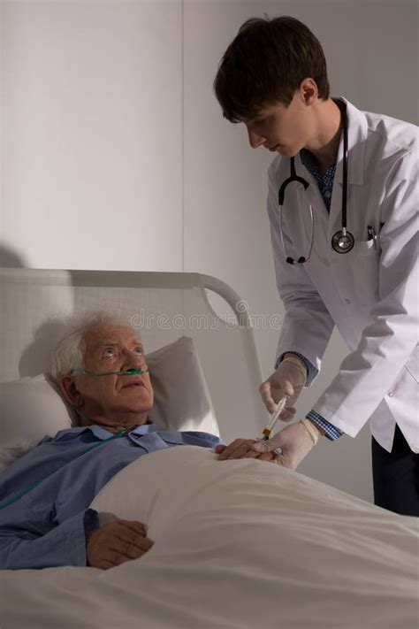 Doctor Doing Tetanus Toxoid Injection Stock Image Image Of Hand Accident 65041361