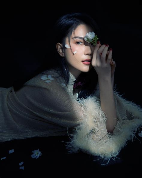 Ng C Trinh T I Xu T Body N T C Ng L C N V Ng Eo H U T Ng C N Chi Ti T G Y B N T N Sao