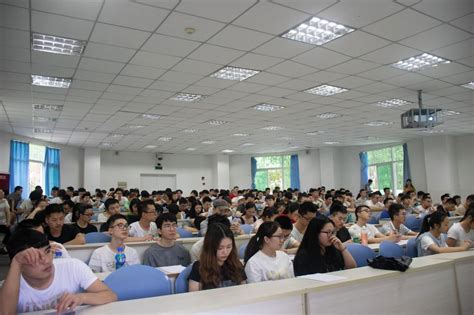 数学与计算机学院召开成都星云智联科技有限公司宣讲会 数学与计算机学院（大数据学院）