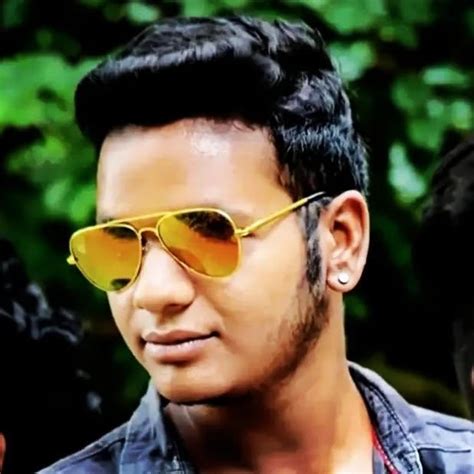 𝖄𝖔𝖌𝖊𝖘𝖍💛 Yogesh Ronaldo • Threads Say More