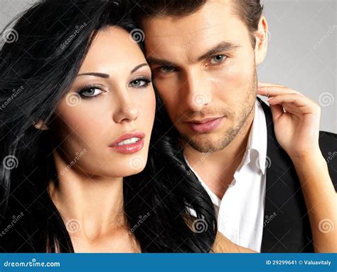 Portret M Oda Pi Kna Para W Mi O Ci Obraz Stock Obraz Z O Onej Z Suknia Romantyczny