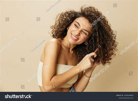 60 Thousand Curly Hair Dark Skin Royalty Free Images Stock Photos Pictures Shutterstock