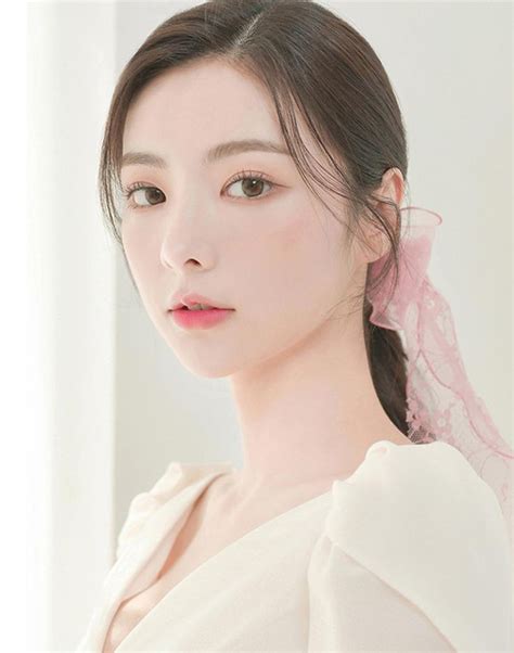 아이웨딩 브랜드 화보 웨딩 메이크업 헤어 메이크업 결혼식 메이크업