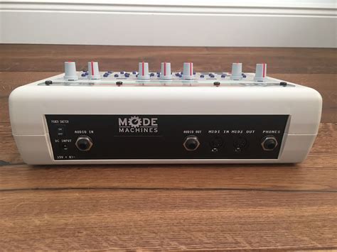 MATRIXSYNTH MODE MACHINES SID 2014 Beige 8 Bit Desktop Synthesizer SN 308204 142
