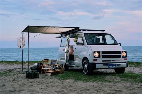 トヨタのタウンエースを、70年代アメ車フェイスにカスタムした外装コンプリートカーが登場！ Go Out Web