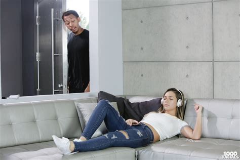 Brunette Jeans Pornpictureshq Com