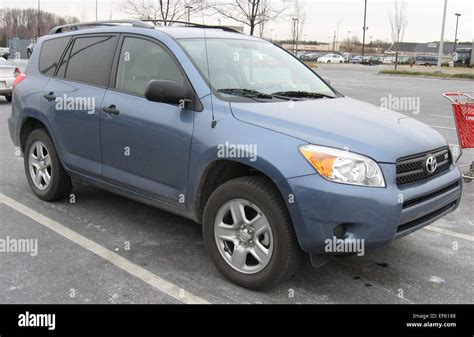The 2006 2007 Toyota Rav4 Is A Compact Crossover Suv Offering