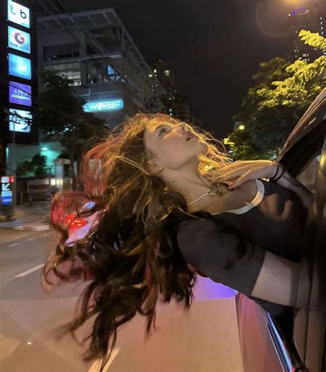 Фото девушки в машине ночью Фотосессия Красная фотография Фотосъемка