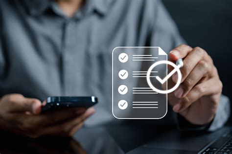 온라인 설문조사 작성 및 디지털 양식 체크리스트 품질 검사 개선 표준화 인증 규정 서비스 및 표준 준수 개념에 대한 스톡 사진 및 기타 이미지 Istock