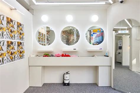 화이트톤 심플하고 깔끔한 7평 셀프사진관 인테리어 마포구 서교동