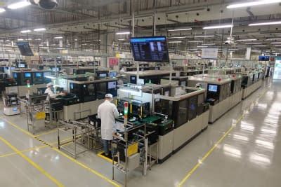ファーウェイ、スマートフォン製造工場を初公開 ケータイ Watch