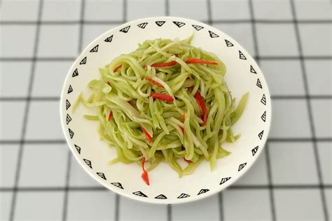 莴笋这个做法太好吃了鲜嫩爽口美味又下饭 凤凰网视频 凤凰网