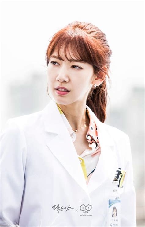 닥터스 포토스케치 의사 가운을 입고 서 있는 박신혜 이미지 박신혜 드라마 연예인