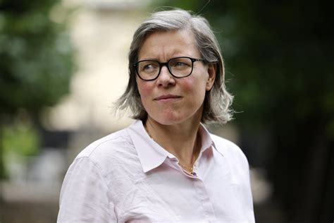 Lena Andersson Svarar På Kritiken Efter Krönika Om Hungriga Barn