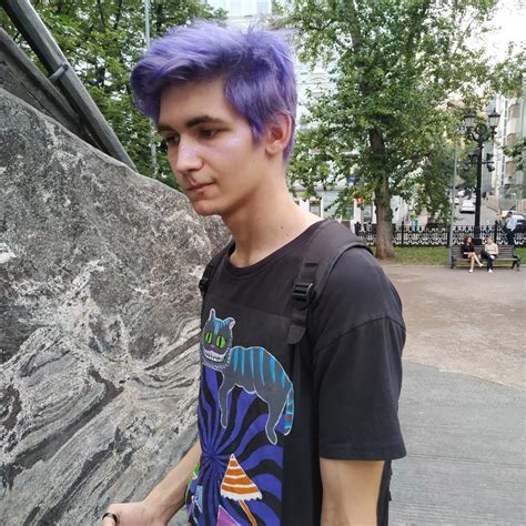 Создать мем эмо парни парень с фиолетовыми волосами волосы эмо Картинки Meme