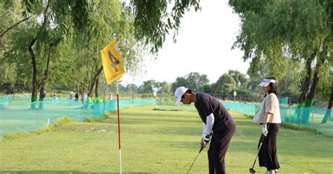 70대도 ‘만보 걷는다강남구청장이 직접 만든 파크골프장