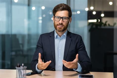 Premium Photo Webcam View Mature Businessman Office Talking With Colleagues Remotely Online