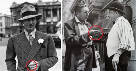 ყველა ფოტოზე უოლტ დისნეის შუა და საჩვენებელი თითები აქვს გაერთიანებული აი რას ნიშნავს ეს ჟესტი